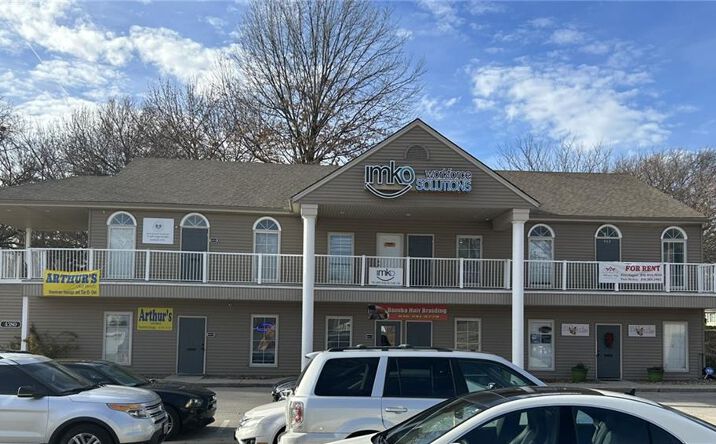 3911 N Oak Trafficway, Kansas City, MO 64116 | Crexi.com