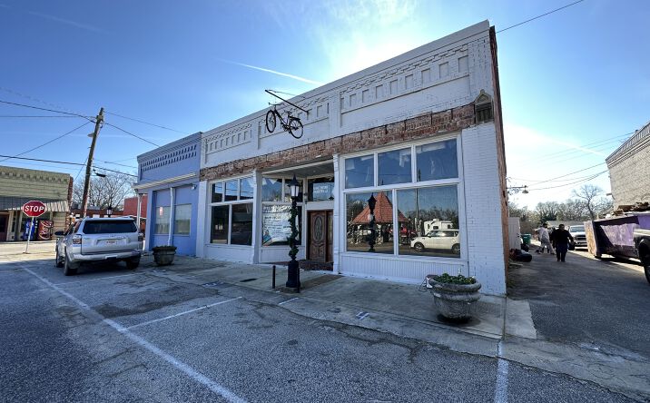 13 PUBLIC SQ Bowman GA 30624-1924 APN: B02 083 | Crexi.com