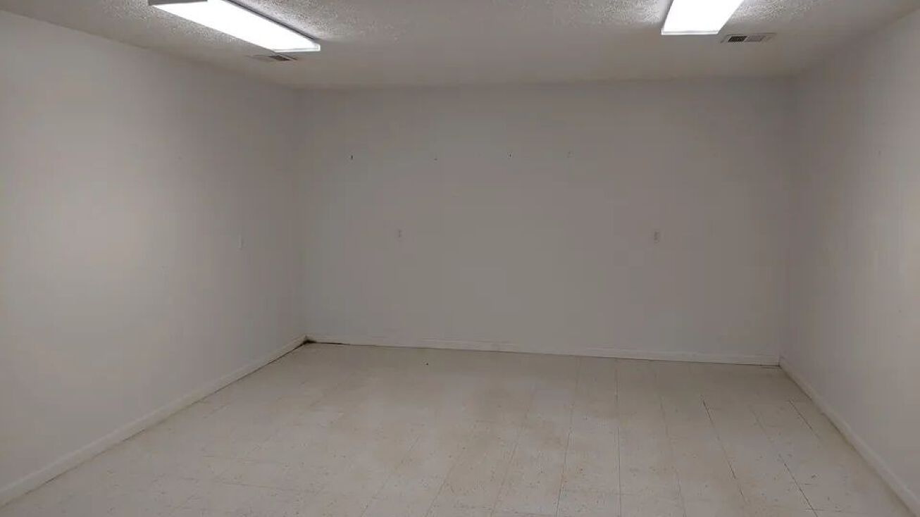 102 Castle Rdg Dr, Edmonton, KY 42129 | Crexi.com