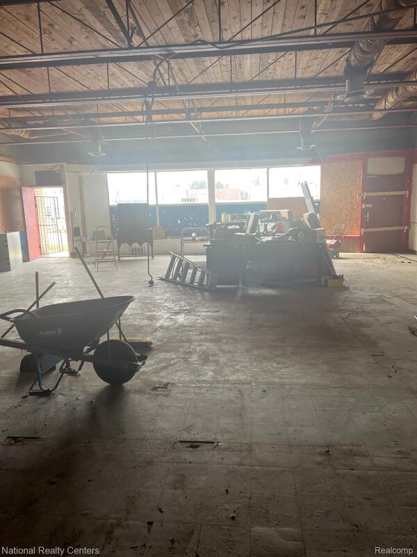 18066 JAMES COUZENS FWY Detroit MI 48235-2646 APN: 22019125-6 | Crexi.com
