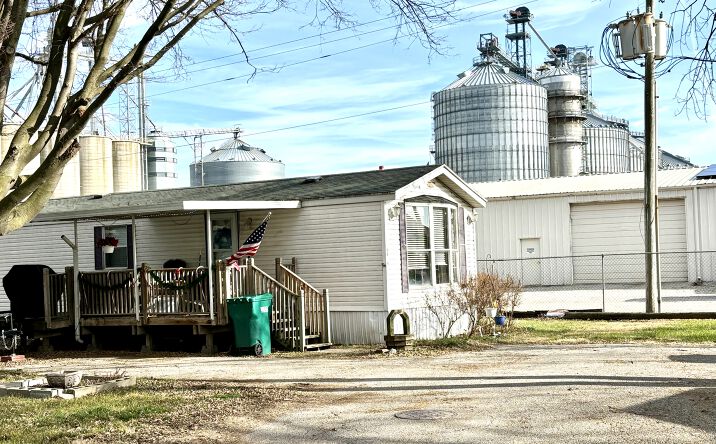 1045 W HARRISON AVE Decatur IL 62526-3875 APN: 04-12-03-353-004 | Crexi.com