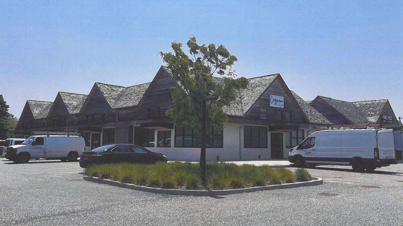 374 Main Rd, Laurel, NY 11948 | Crexi.com