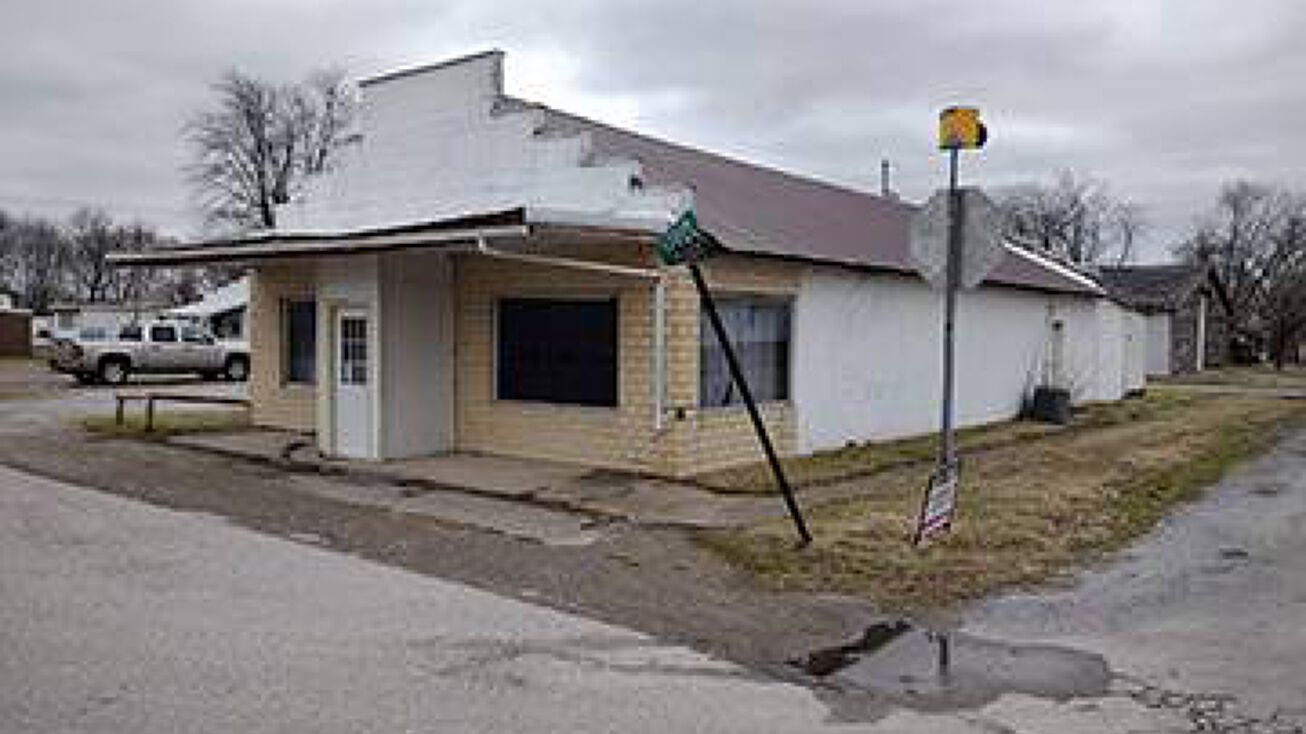 101 Washington St, Geff, IL 62842 | Crexi.com