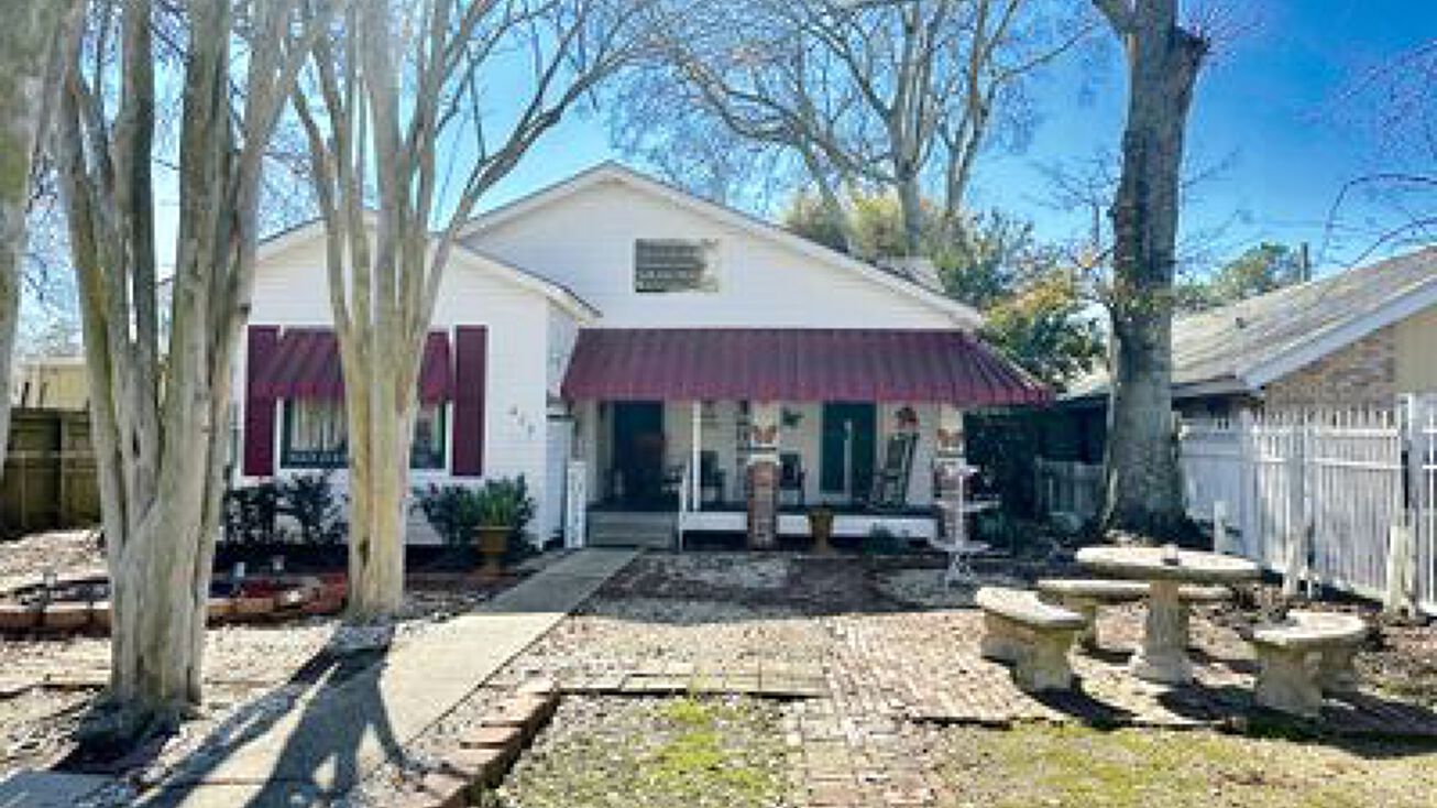 407 E Ascension St, Gonzales, LA 70737 | Crexi.com