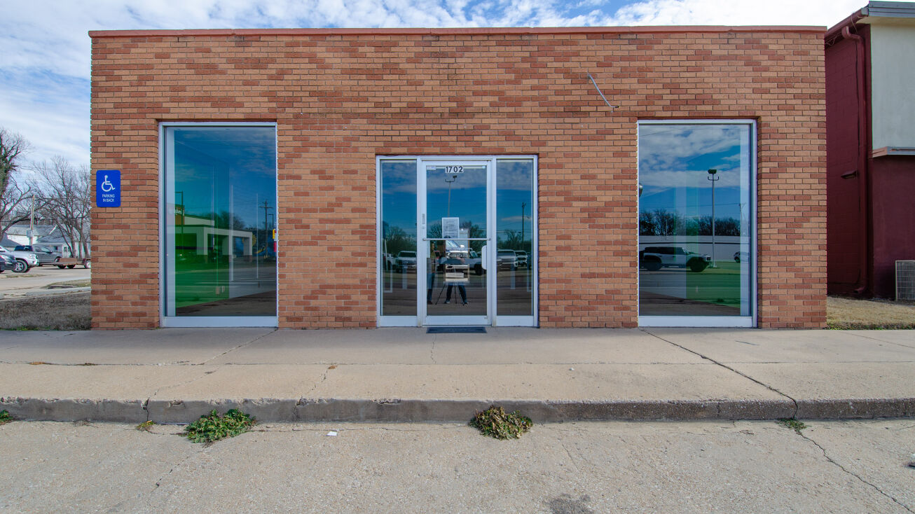 1702 Main St, Winfield, KS 67156 | Crexi.com