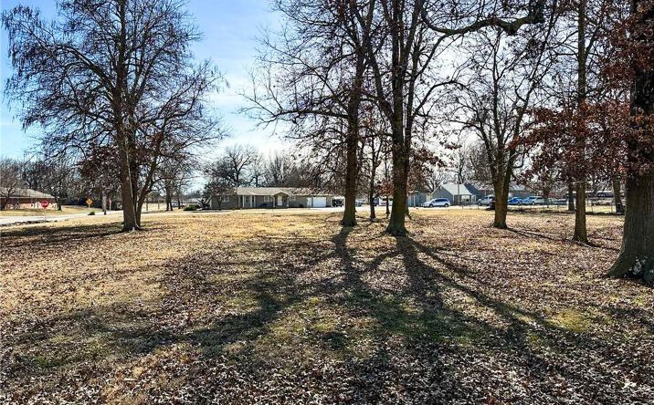 E GARFIELD ST Columbus KS 66725 | Crexi.com