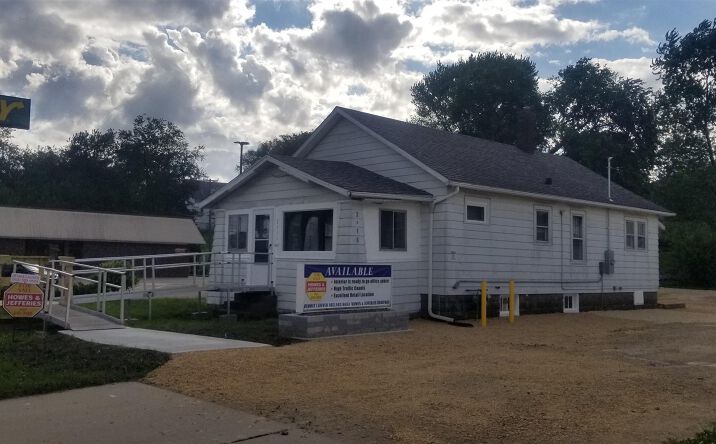 2316 CAMANCHE AVE Clinton IA 52732-6034 APN: 82-0437-0000 | Crexi.com