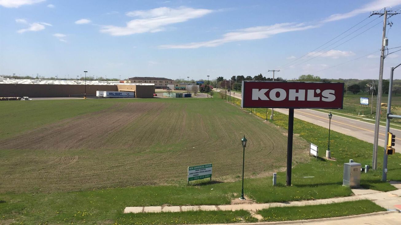 2439 VALLEY WAY Court, Clinton, IA 52732 | Crexi.com