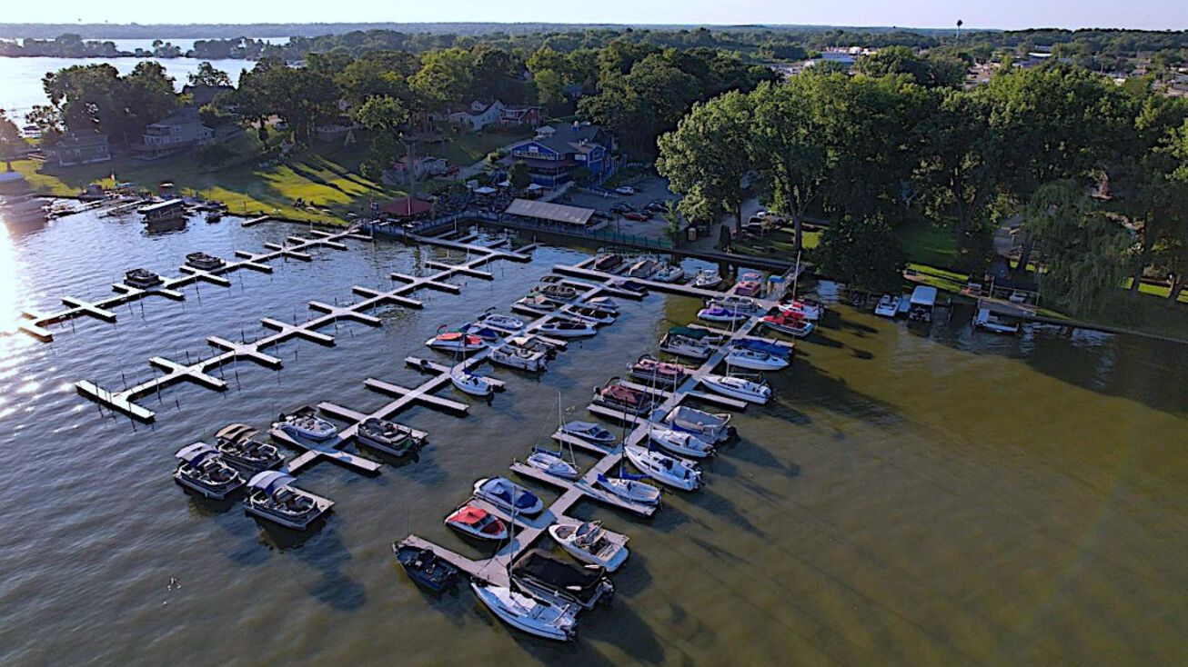 512 Park Ave, Fox Lake, IL 60020 | Crexi.com