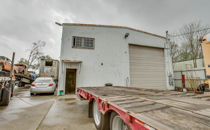 915 N Main St, Highlands, TX 77562 | Crexi.com