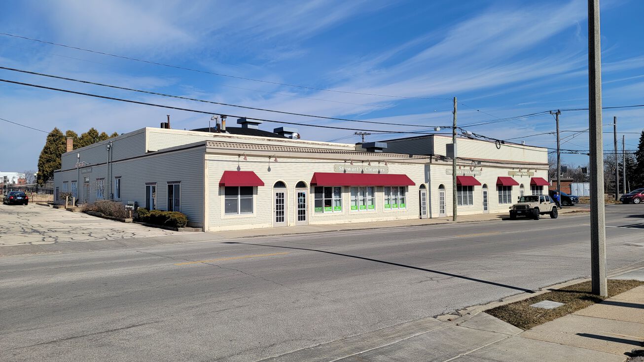 221-231 E Calhoun St, Woodstock, IL 60098 | Crexi.com