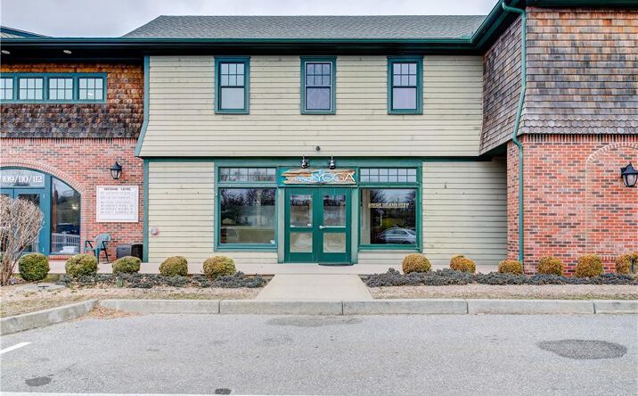 106 CLOCK TOWER SQ Portsmouth RI 02871-1397 APN: 37-69 | Crexi.com