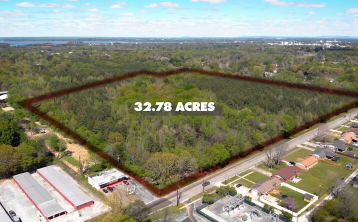 2037 MOULTON HEIGHTS RD SW Decatur AL 35601-2782 APN: 0206234001008000 ...