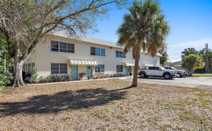 3060 CLINTON ST S Gulfport FL 33707-5725 APN: 333116096120080120 ...