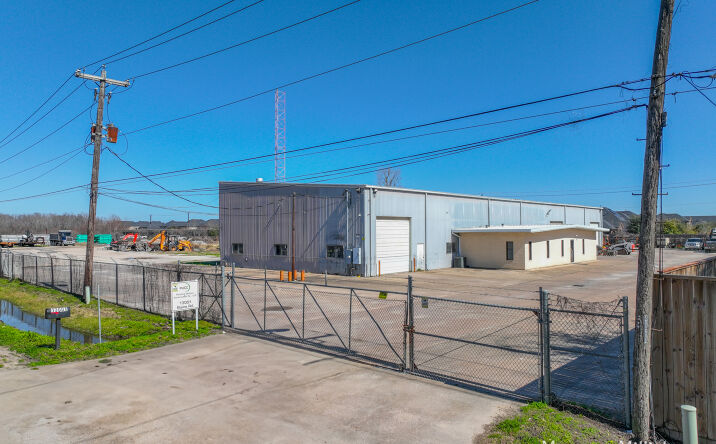 13001 ELAINE RD Houston TX 77047-3307 APN: 0432140000055 | Crexi.com