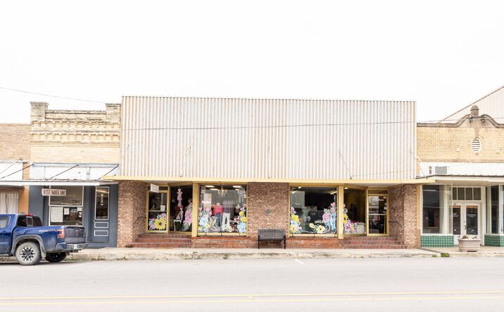 145 E MAIN Yorktown TX 78164 APN: 21530 | Crexi.com