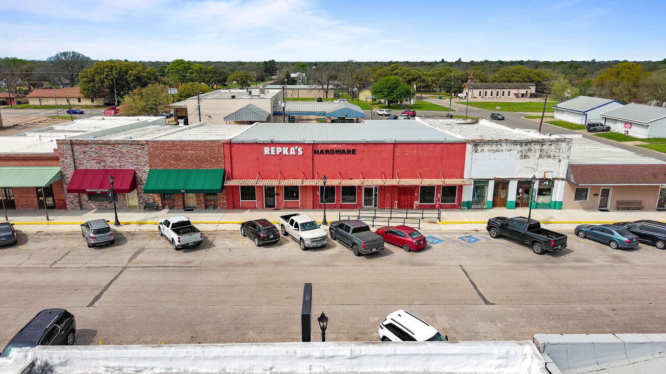 719 12th St, Hempstead, TX 77445 | Crexi.com