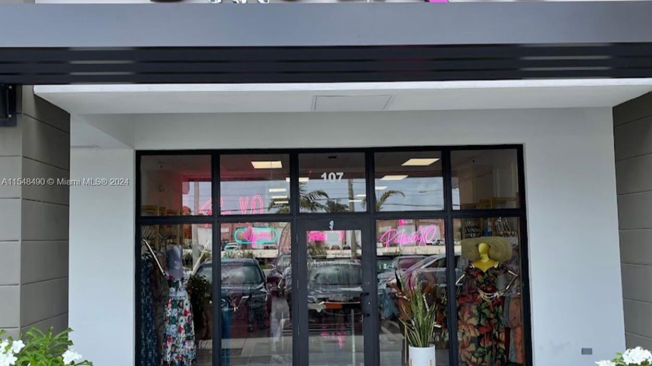 Clothing Retail Store For Sale in Miami, Miami, FL 33186 | Crexi.com