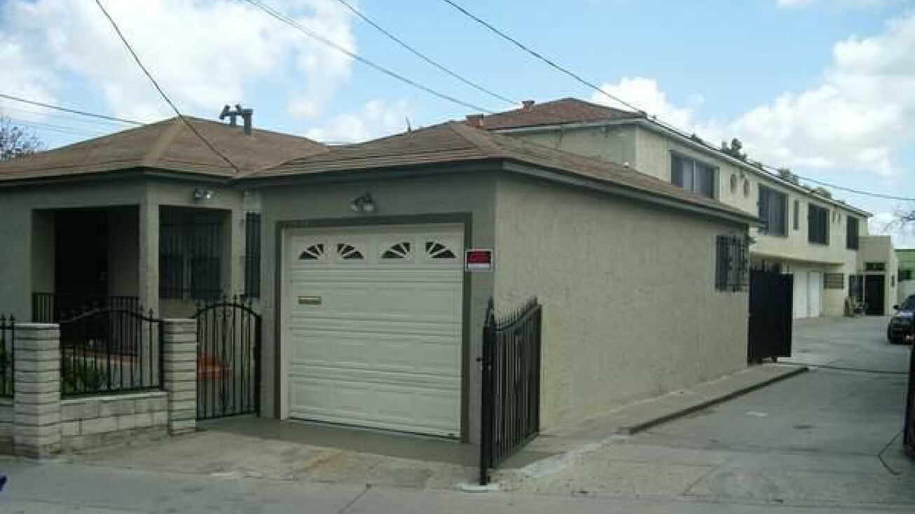 11934 Willowbrook Ave, Los Angeles, CA 90059 | Crexi.com