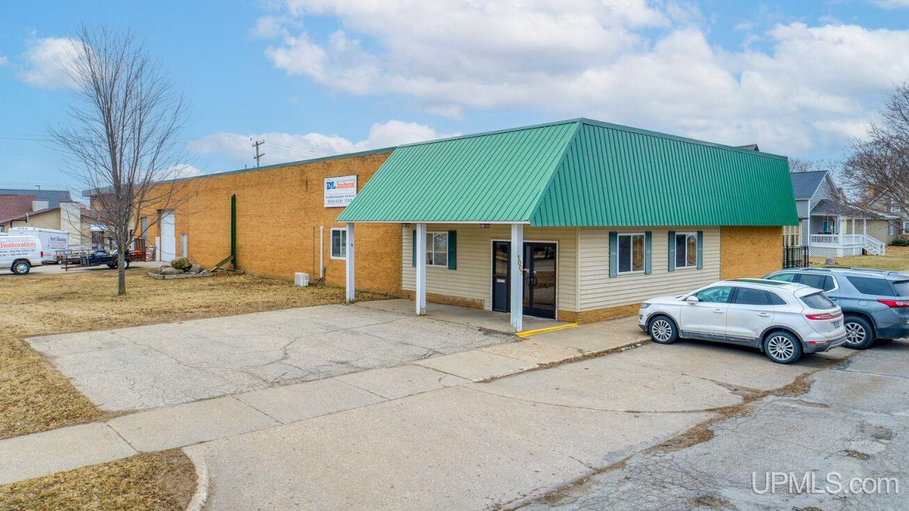 1003 Wisconsin Ave, Gladstone, MI 49837 | Crexi.com