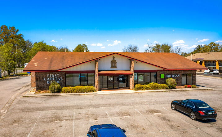 207 HIGHWAY 15-401 BYP W Bennettsville SC 29512-4289 APN: 039-06-06-071 ...
