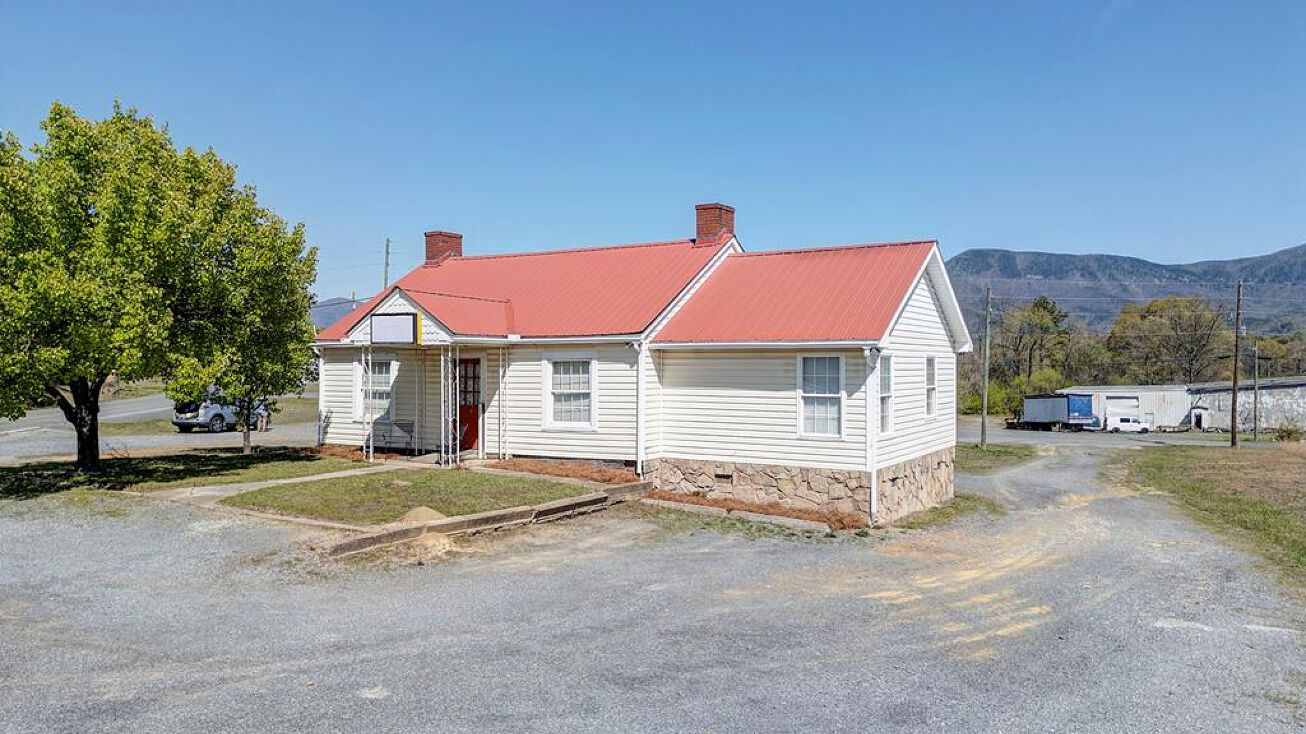 806 Third Avenue, CHATSWORTH, GA 30705 | Crexi.com