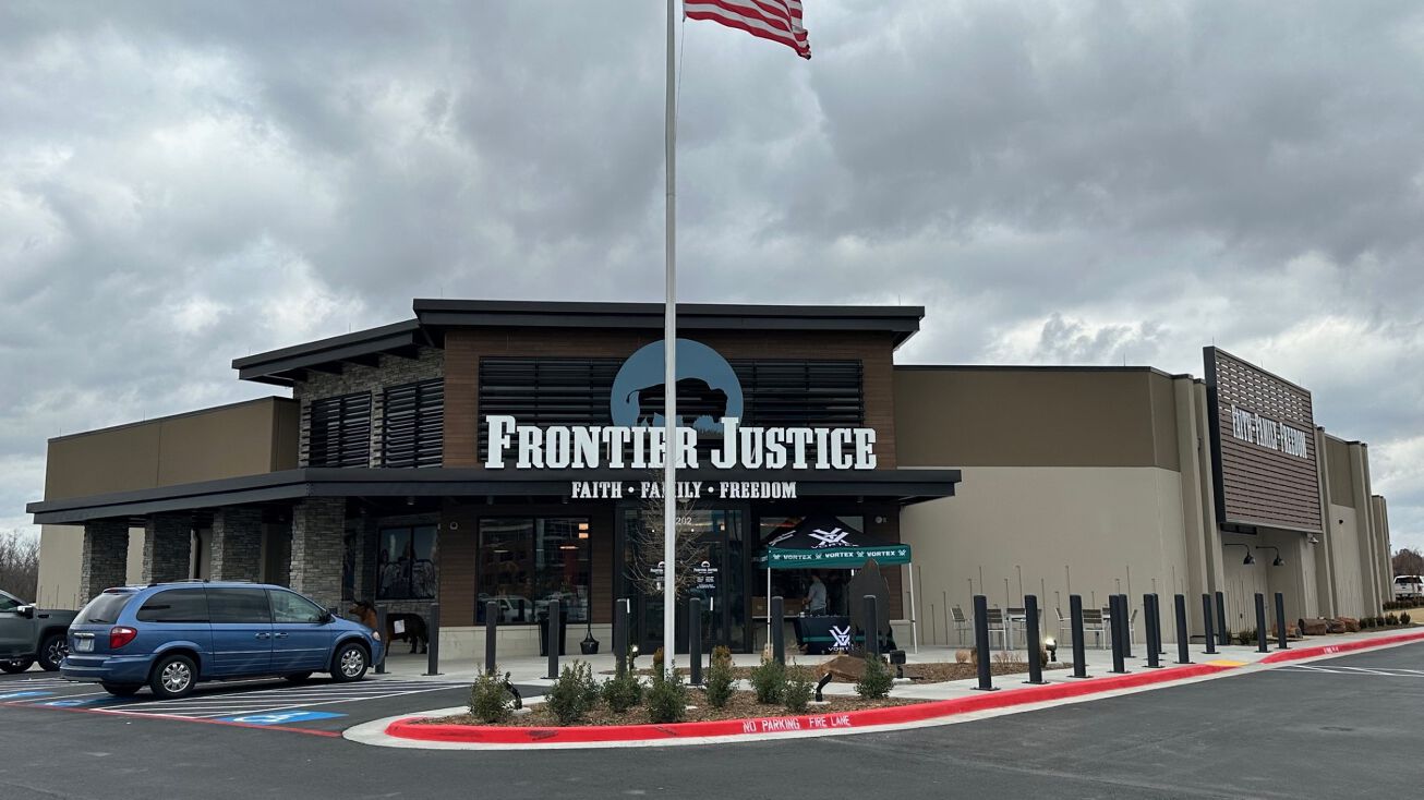 202 S Gateway Pl, Jenks, OK 74037 | Crexi.com