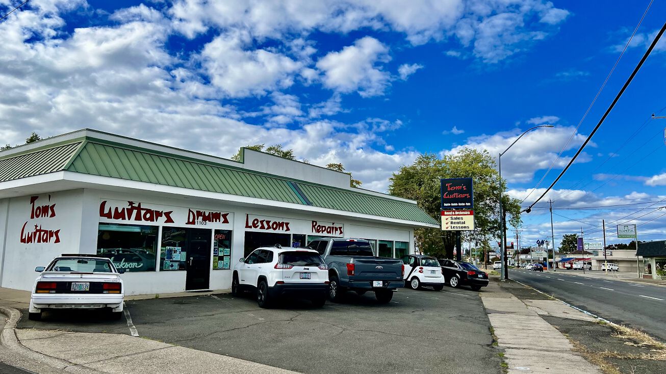 1103 N Riverside Ave, Medford, OR 97501 | Crexi.com