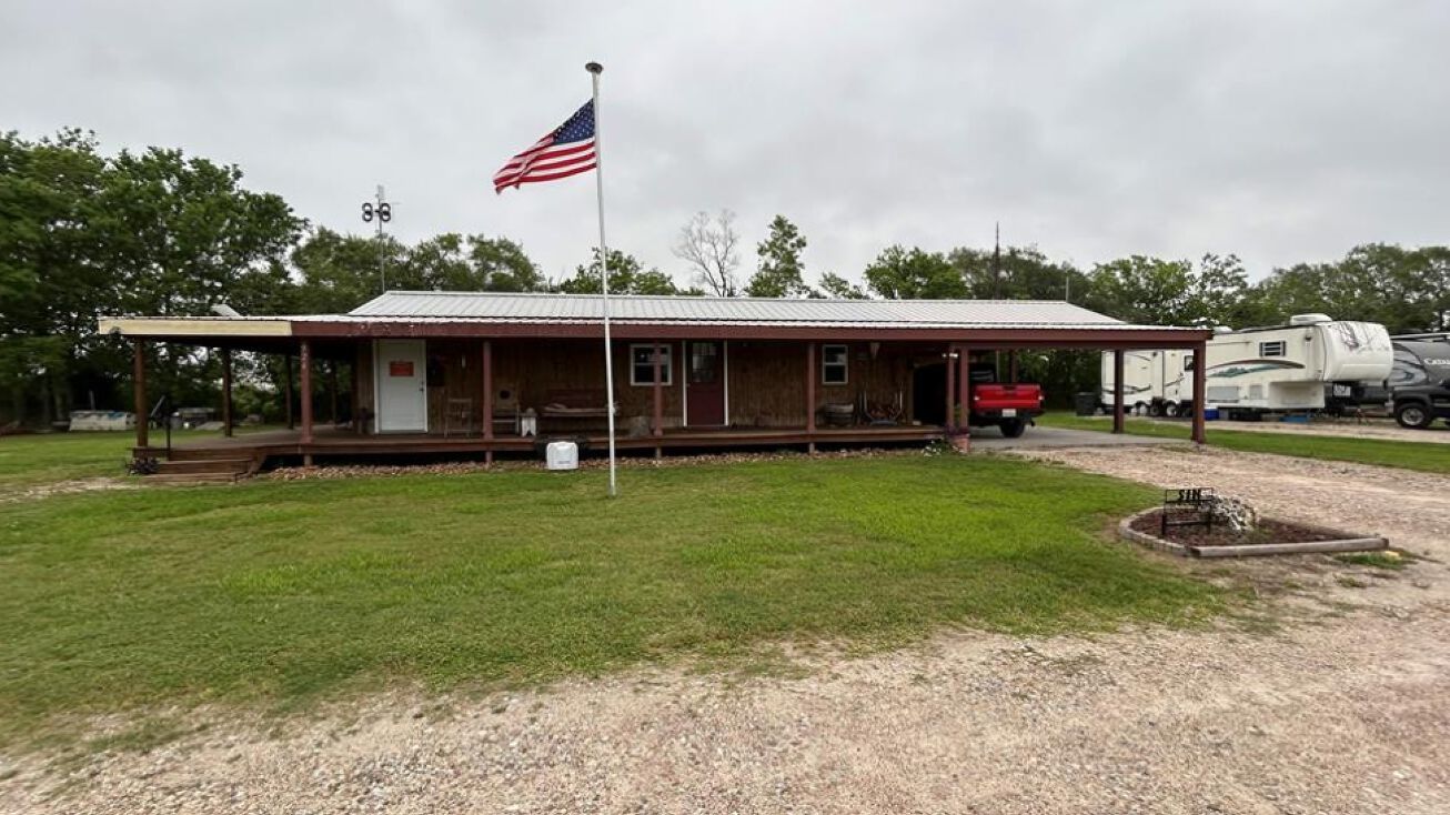 926 County Road 340, Angleton, TX 77515 | Crexi.com