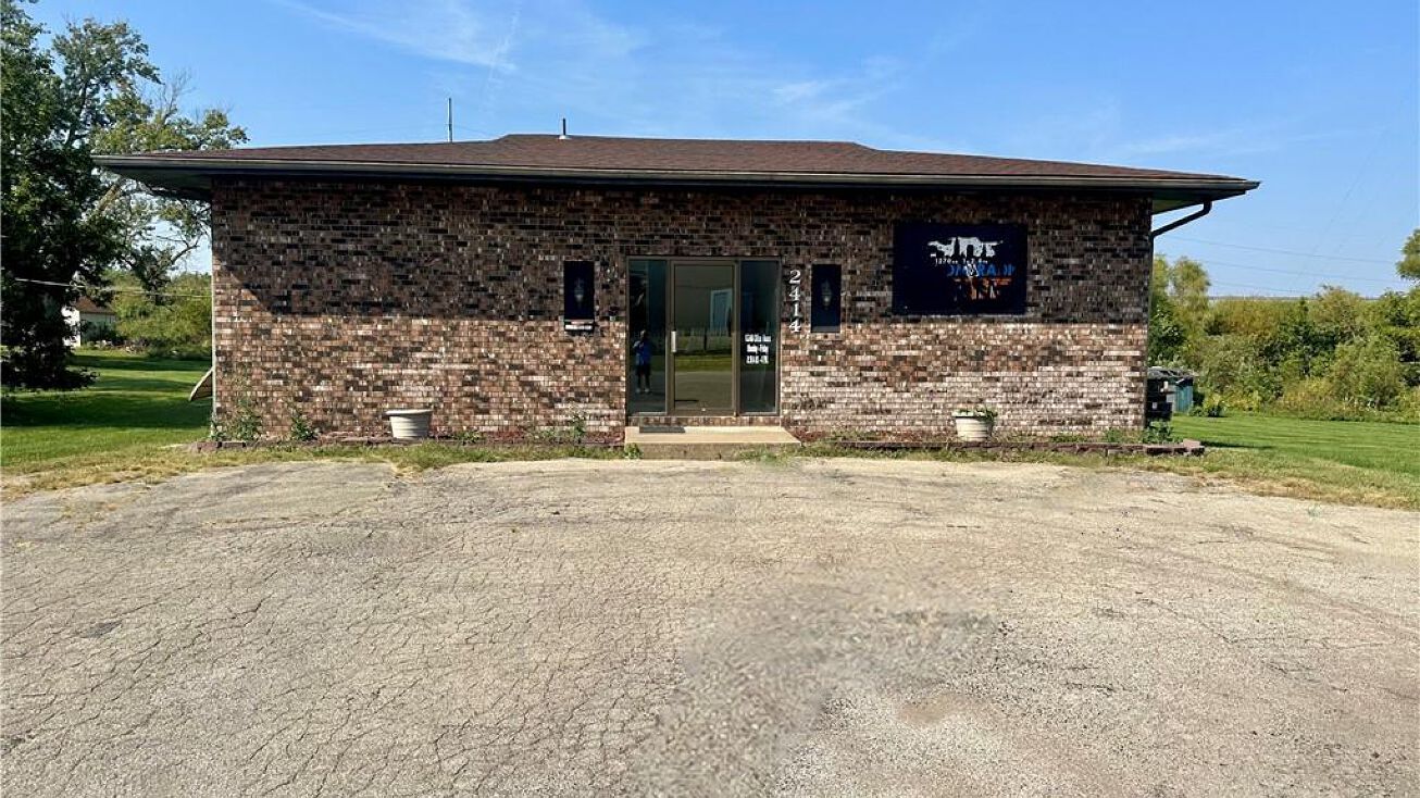 2414 S Leonard Rd, Saint Joseph, MO 64503 | Crexi.com