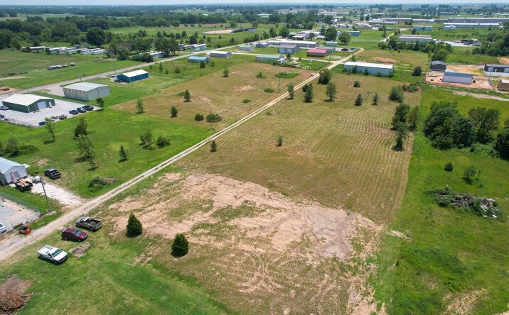 639 S Spring St, Grove, OK 74344 | Crexi.com