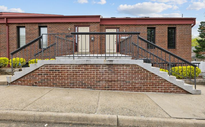 2565 CHAIN BRIDGE RD Vienna VA 22181 APN: 0383450002F | Crexi.com