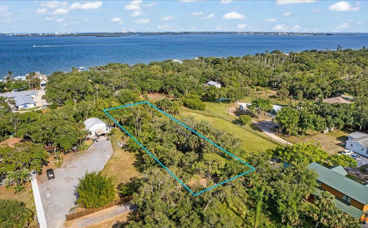 790 RAVEN ST Merritt Island FL 32952-2786 APN: 25 3706-00-16 | Crexi.com