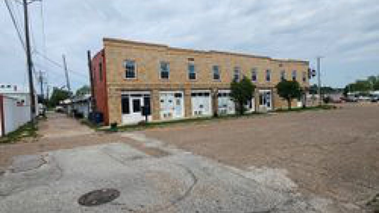 401 E Commerce St, Mexia, TX 76667 | Crexi.com