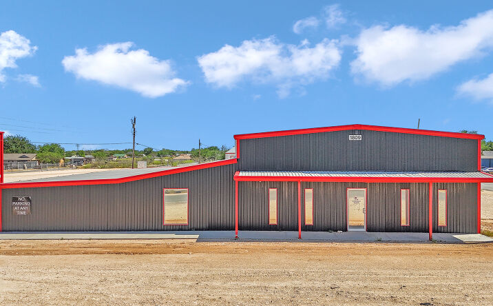 1803 W COUNTY ROAD 114 Midland TX 79706-3802 APN: 806000370000 | Crexi.com