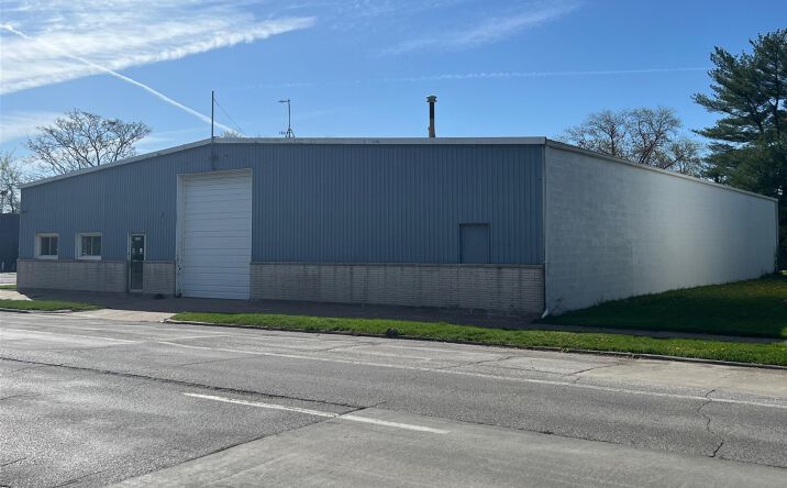 1803 W FOURTH ST Davenport IA 52802-1831 APN: K0003-32 | Crexi.com