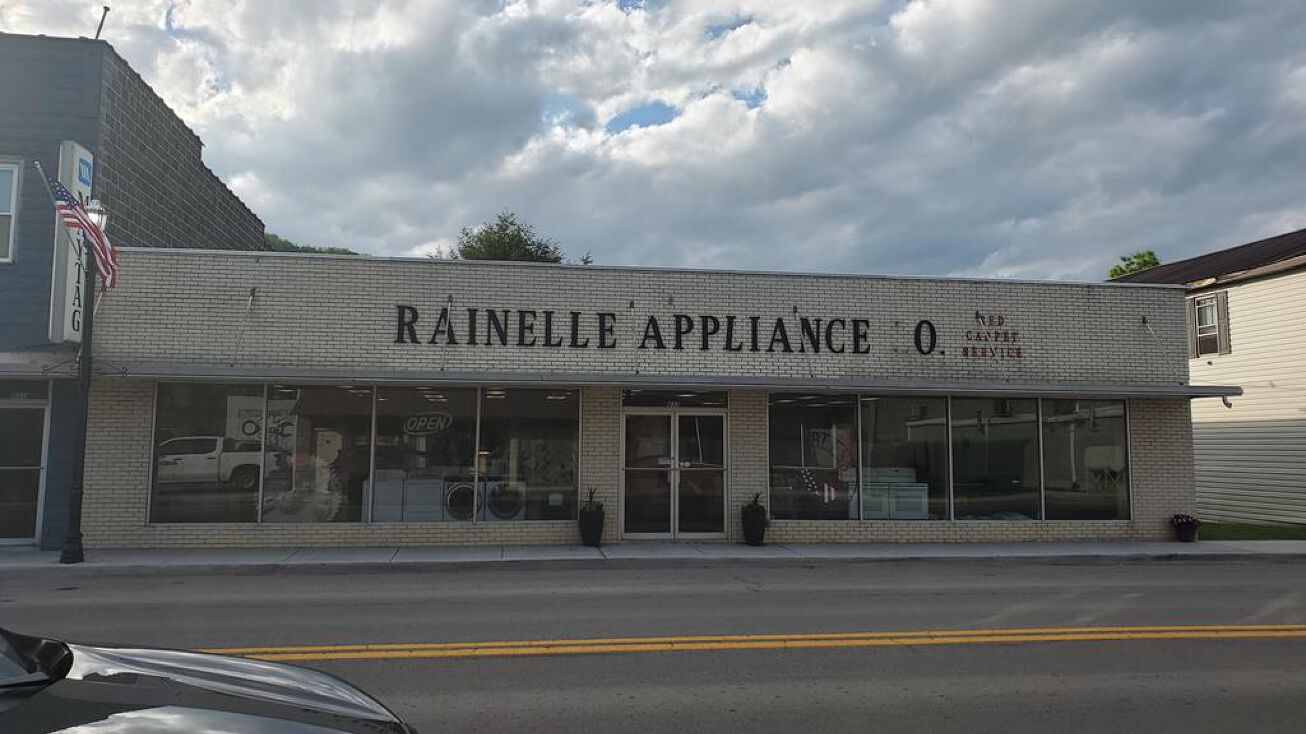435 Main St, Rainelle, WV 25962 | Crexi.com