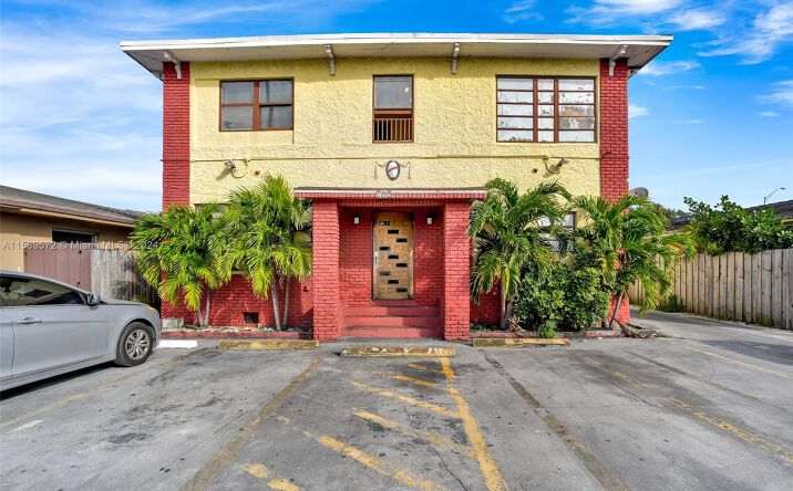820 SE 4th Pl, Hialeah, FL 33010 | Crexi.com