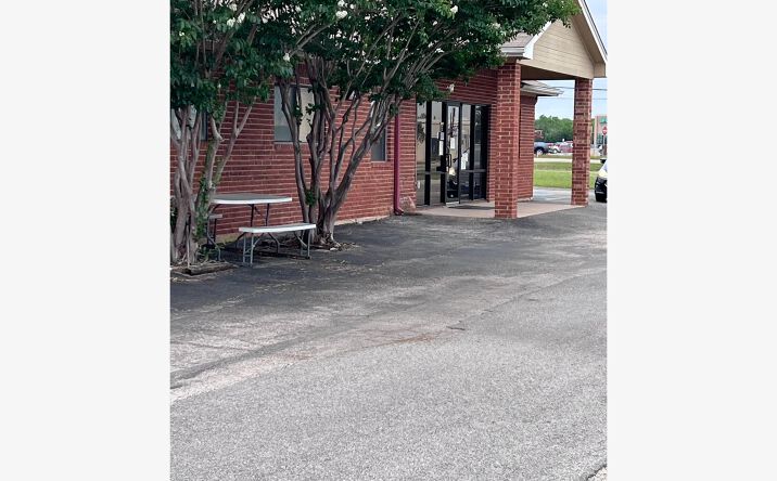 543 10TH ST Floresville TX 78114 | Crexi.com