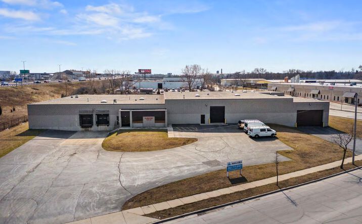 415 W ROSEDALE AVE Milwaukee WI 53207-1477 APN: 506-0118-100 | Crexi.com