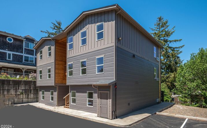 837 SW Bay Blvd., Newport, OR 97365 | Crexi.com