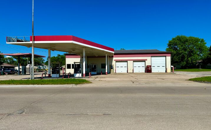 108 S FRY ST Yates Center KS 66783-1633 APN: 1041311103035003000 ...