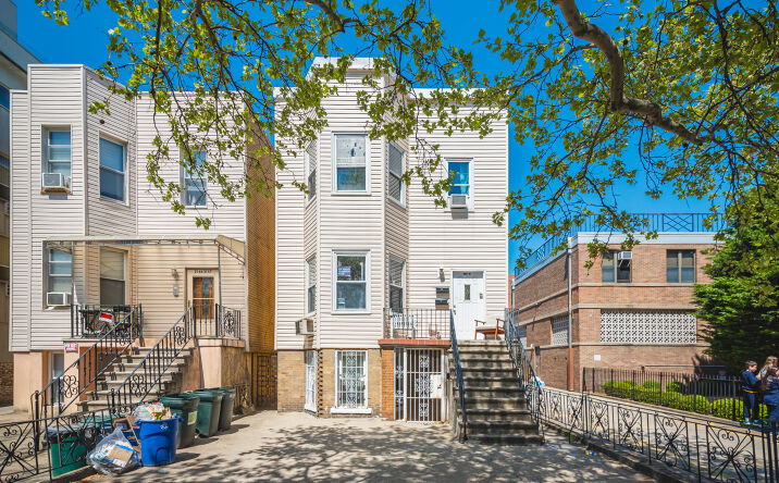 21-66 31st St, Queens, NY 11105 | Crexi.com