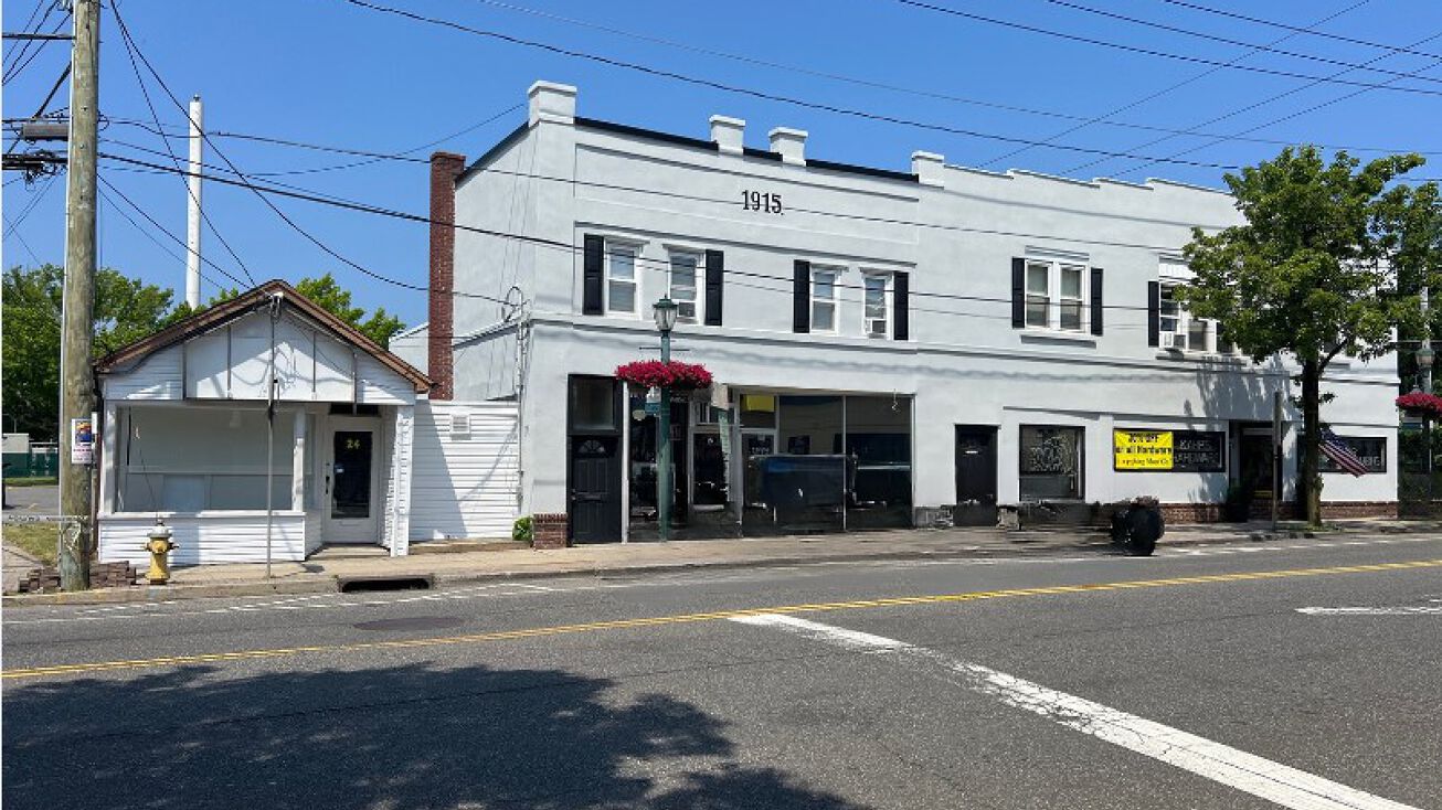 2 Larkfield Rd, East Northport, NY 11731 | Crexi.com