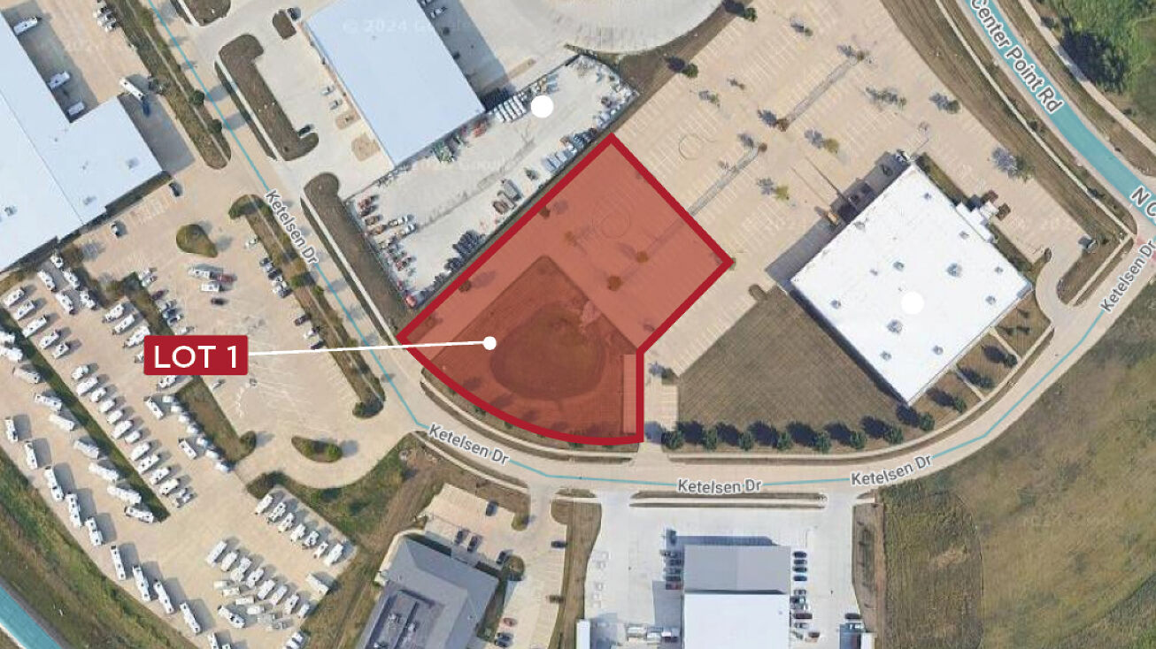 1450 N Center Point Rd, Hiawatha, IA 52233 | Crexi.com