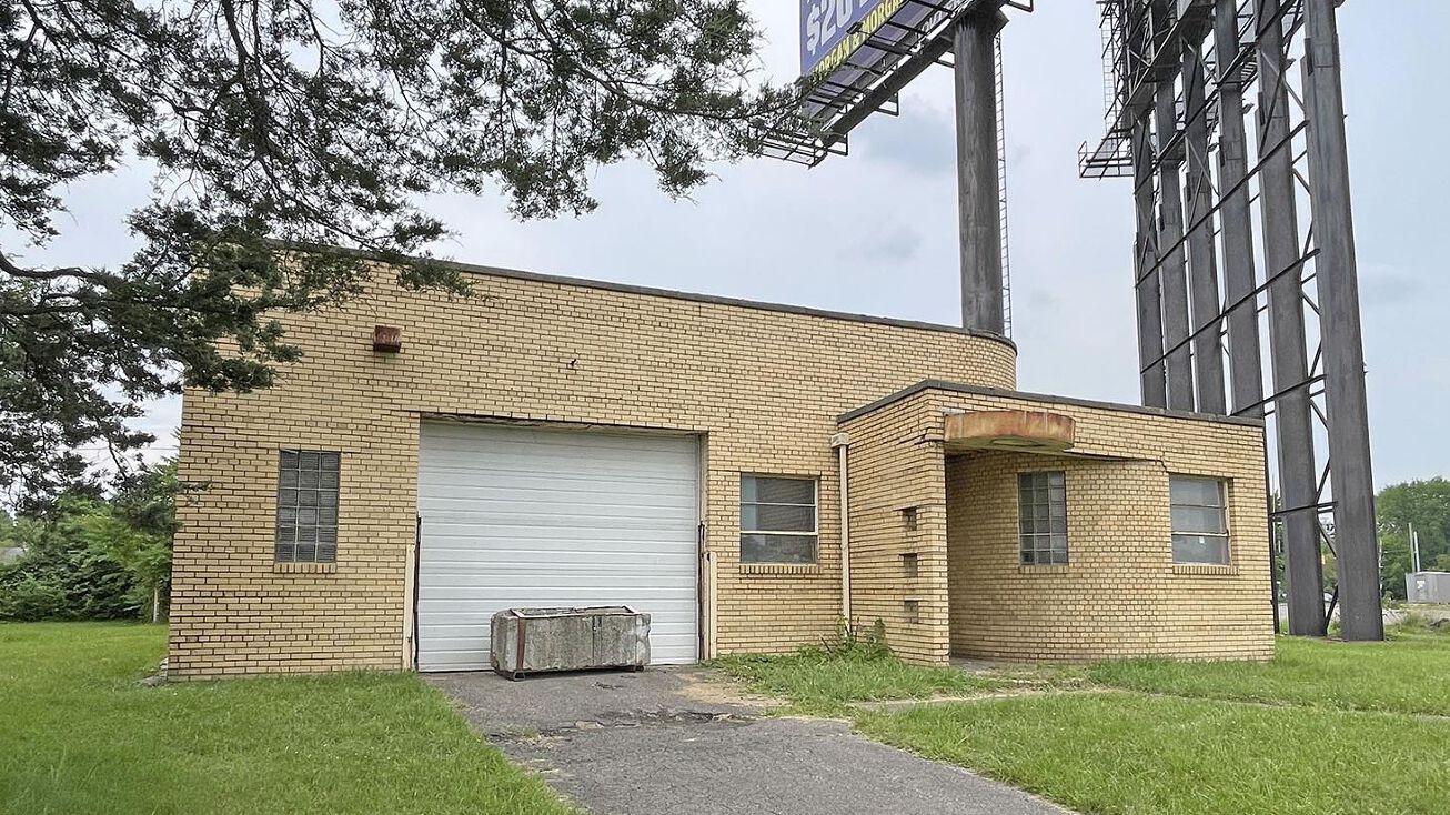 17905 Chrysler Dr, Highland Park, MI 48390 | Crexi.com