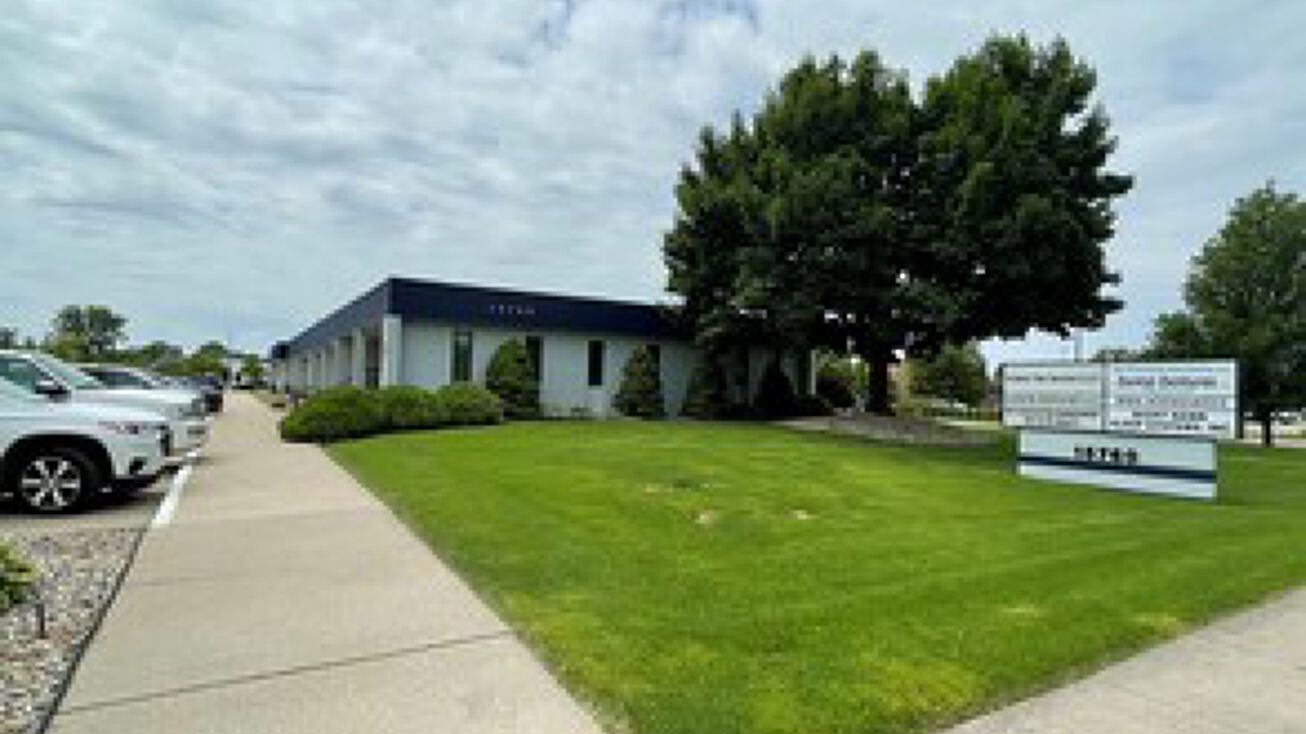 19 Mile Rd, Clinton Township, MI 48038 | Crexi.com