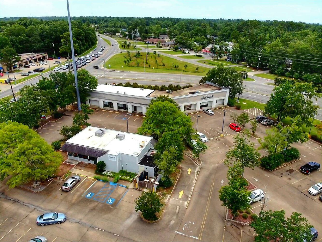 3015 E CAUSEWAY APPROACH Mandeville LA 70448-3510 APN: 61744 | Crexi.com