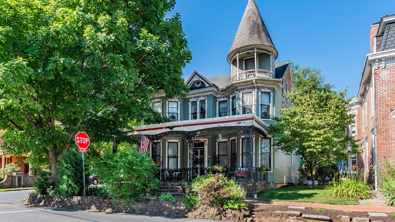 219 Front St, Boiling Springs, PA 17007 | Crexi.com