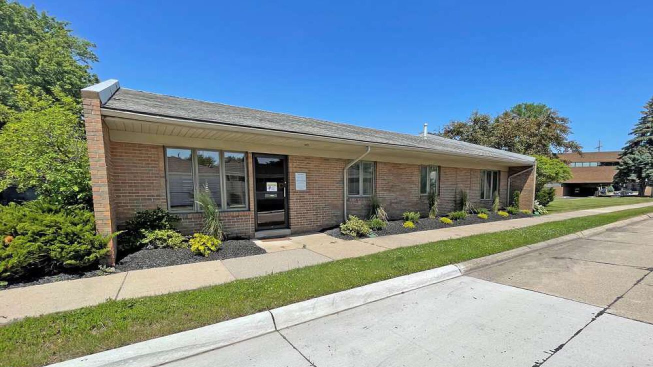 24053 jefferson ave, St. Clair Shores, MI 48080 | Crexi.com